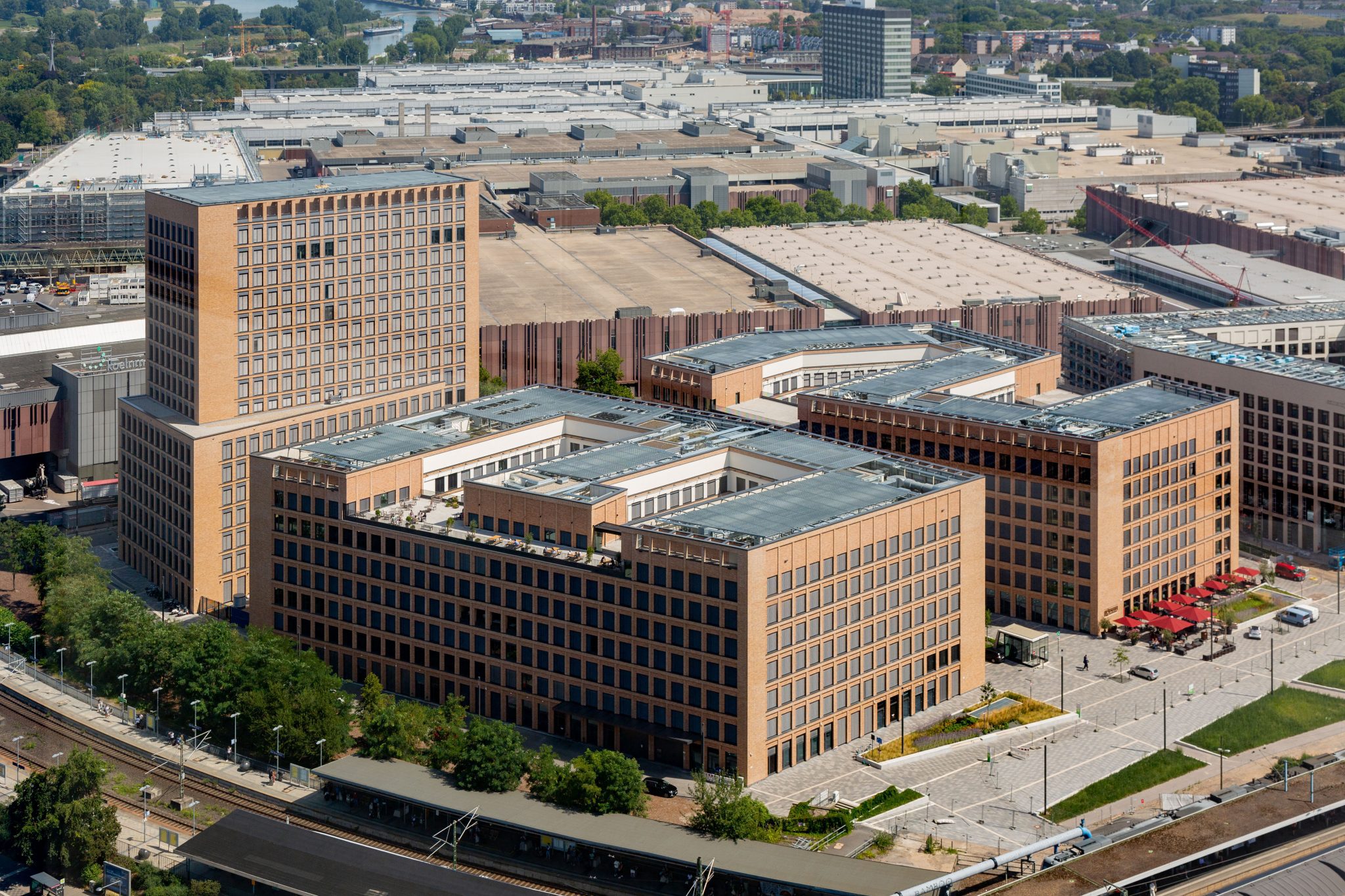 HIH leases around 7,700 square metres in the "Saint-Lazare" in Cologne ...