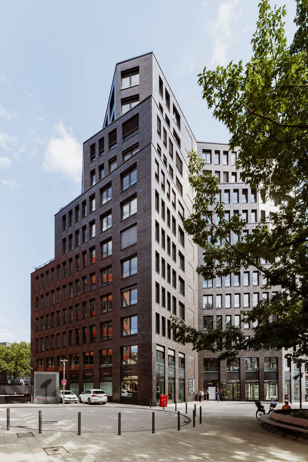 Hines sells Hamburg Cathedral Cascades