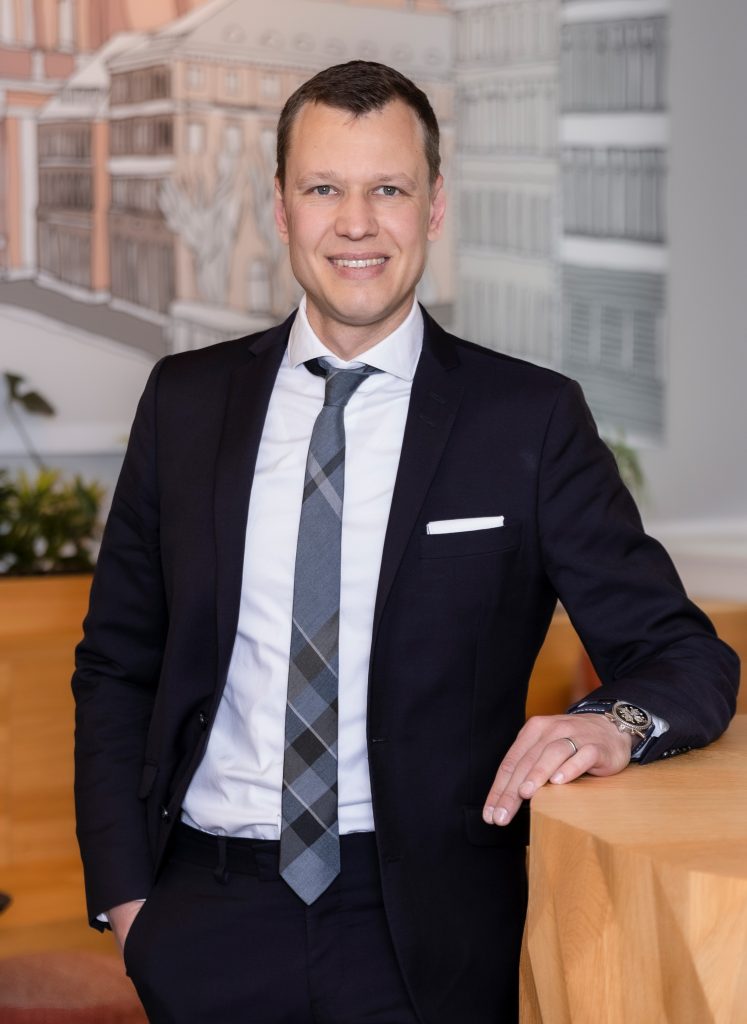 JLL personnel details: Peter Tölzel hands over JLL Healthcare ...